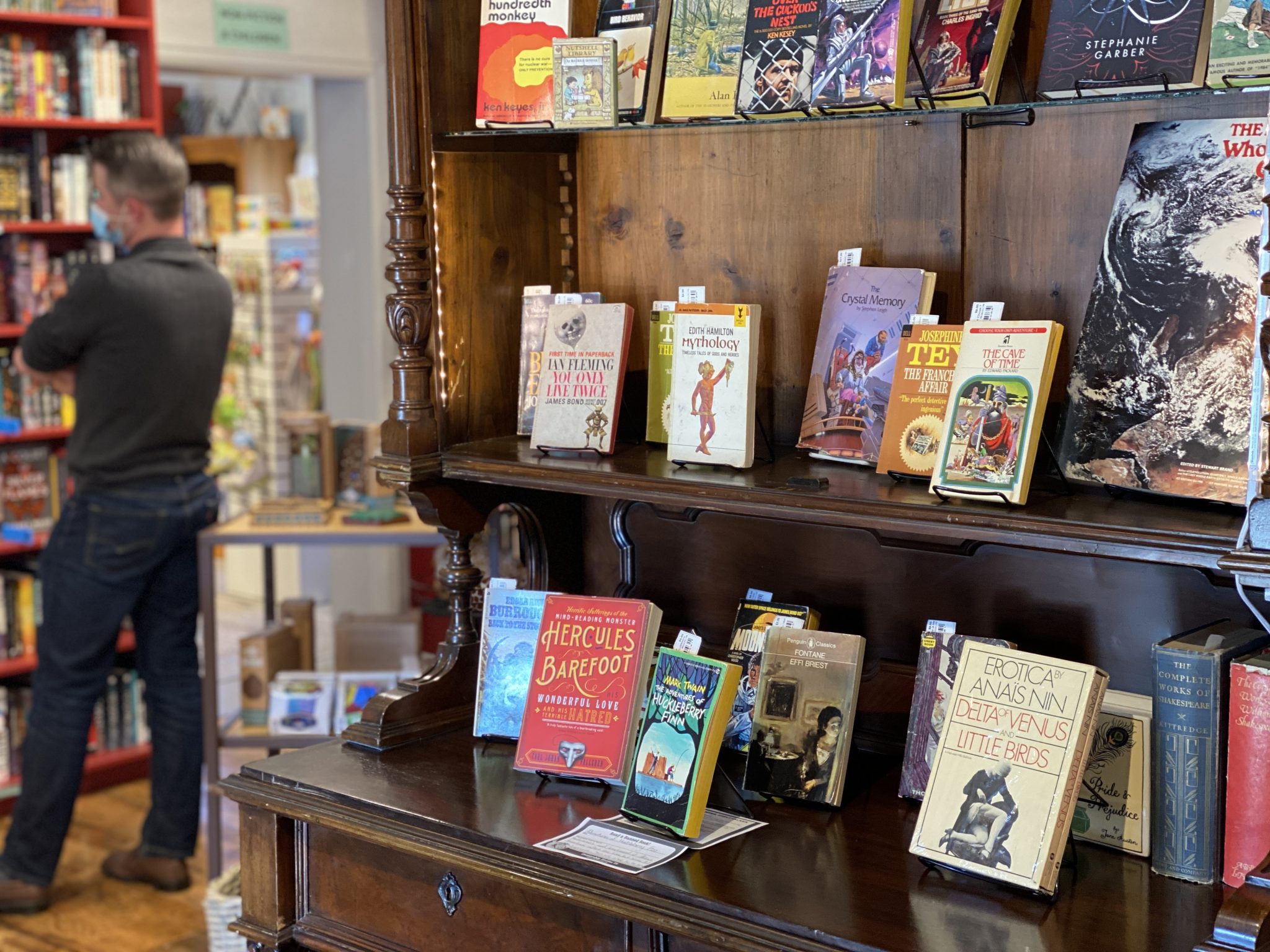 The Read Queen Bookstore & Cafe